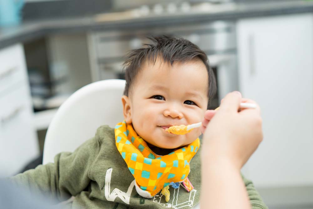 Transitioning to Solid Foods? Let Your Baby Lead the Way | Jefferson Health